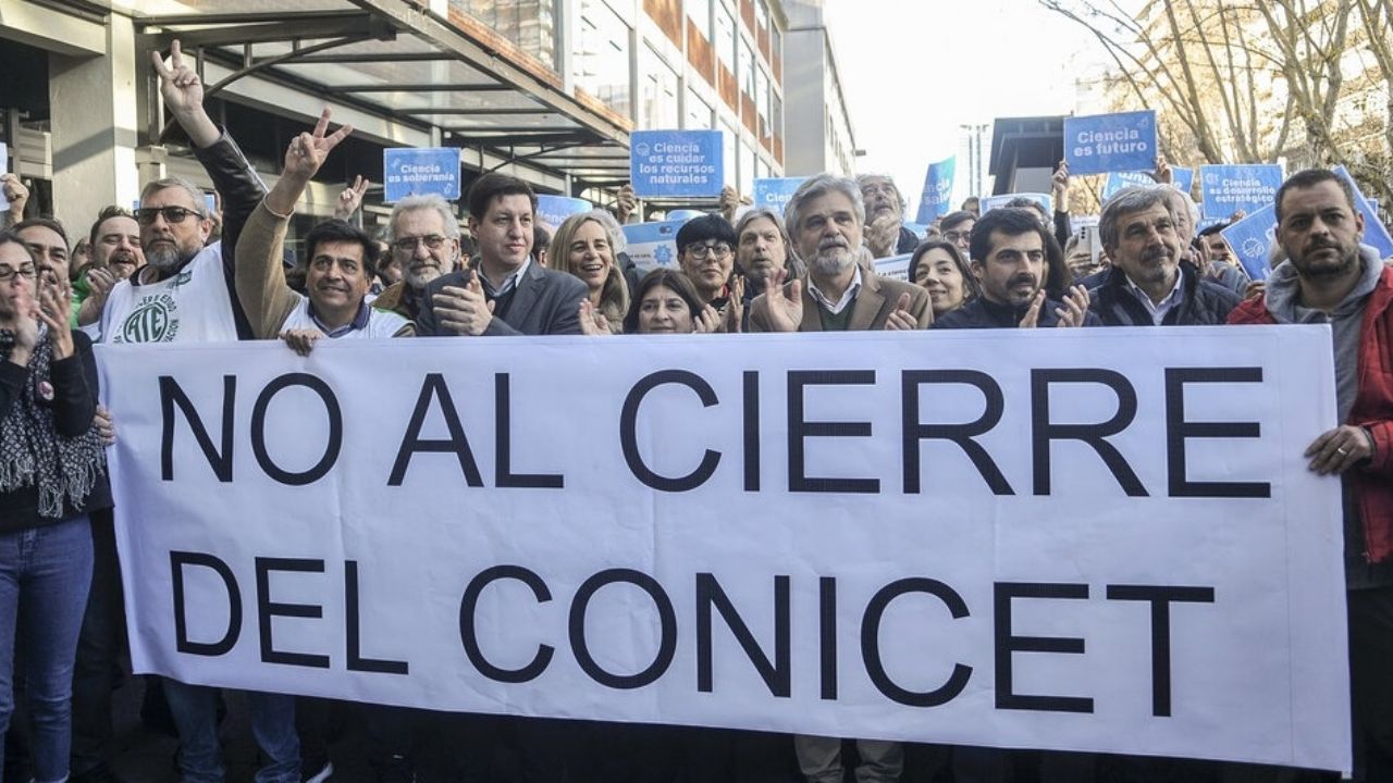 Repudiaron la propuesta de Milei de cerrar el Conicet - Catamarca Actual